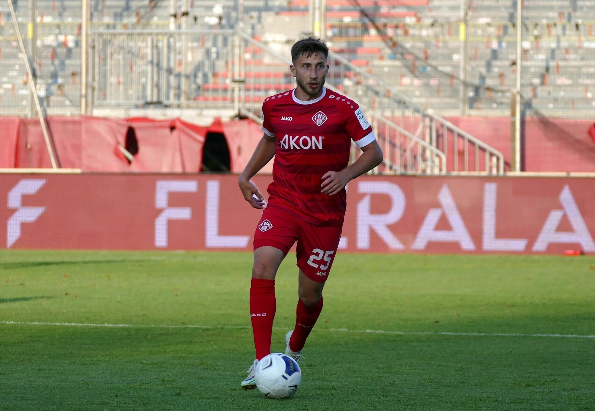 Vertragsverlängerung: Dominik Meisel bleibt den Würzburger Kickers treu! | Würzburger Kickers